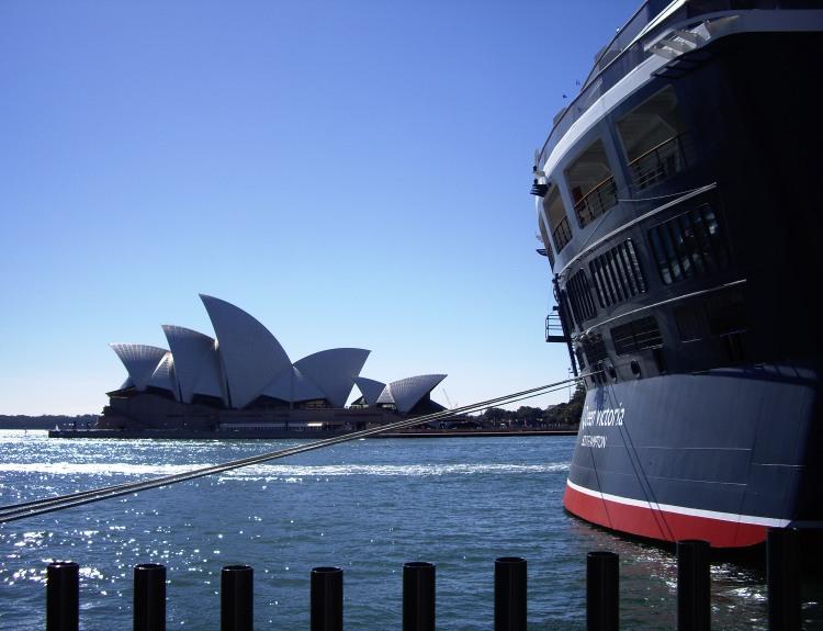 Queen Victoria and Sydney Opera House - CannibalRabbit.com