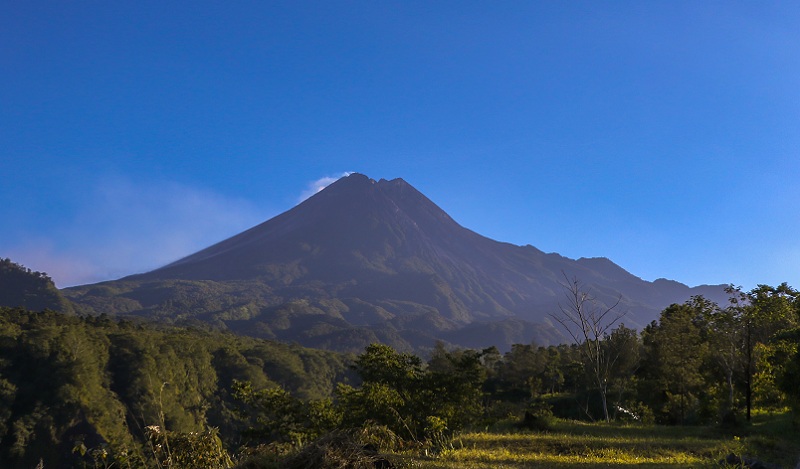 Masyarakat Diminta Waspada, 4 Gunung Api di Indonesia Ini Masuk Level ...