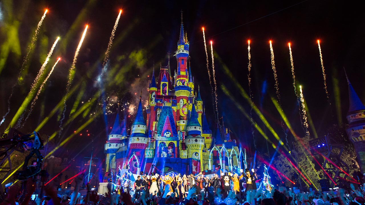 'The Wonderful World of Disney: Magical Holiday Celebration 2020' is ...