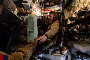 Britain Hands Over Deadly AS-90 Braveheart Howitzers and 45,000 High ...