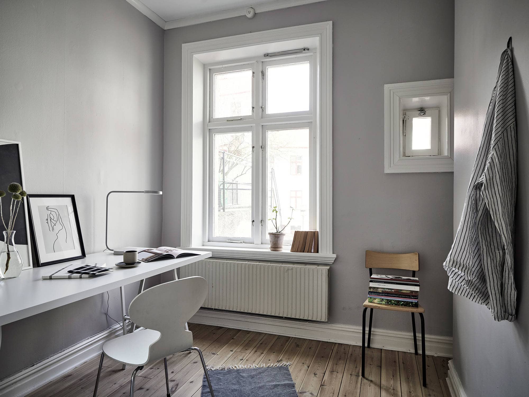 Simple grey office space - COCO LAPINE DESIGNCOCO LAPINE DESIGN