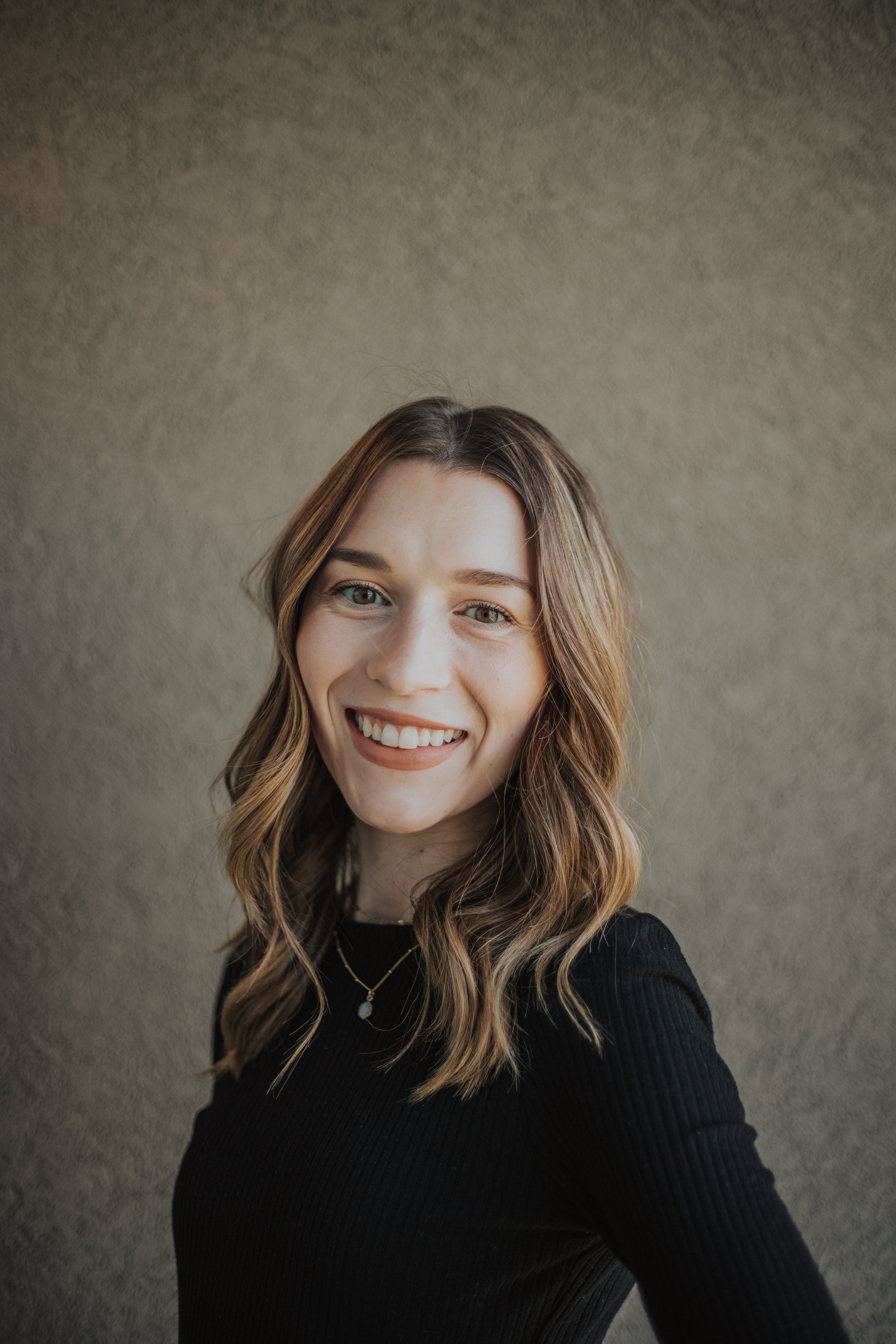 Mckenzie Snow- Book Kenz on Instagram – CommShowcase