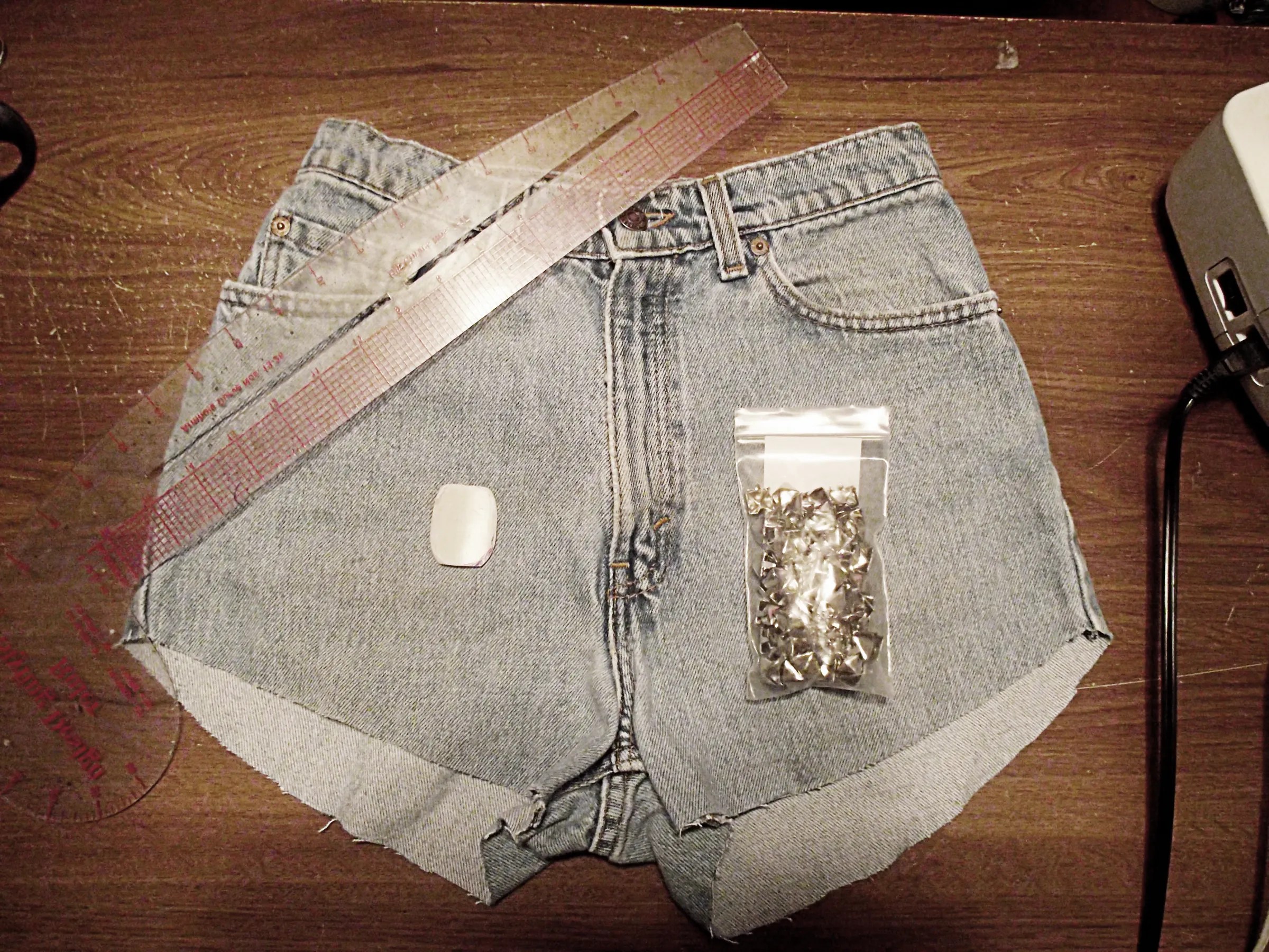 Studded Denim Shorts Diy 4 Steps With Pictures Instructables