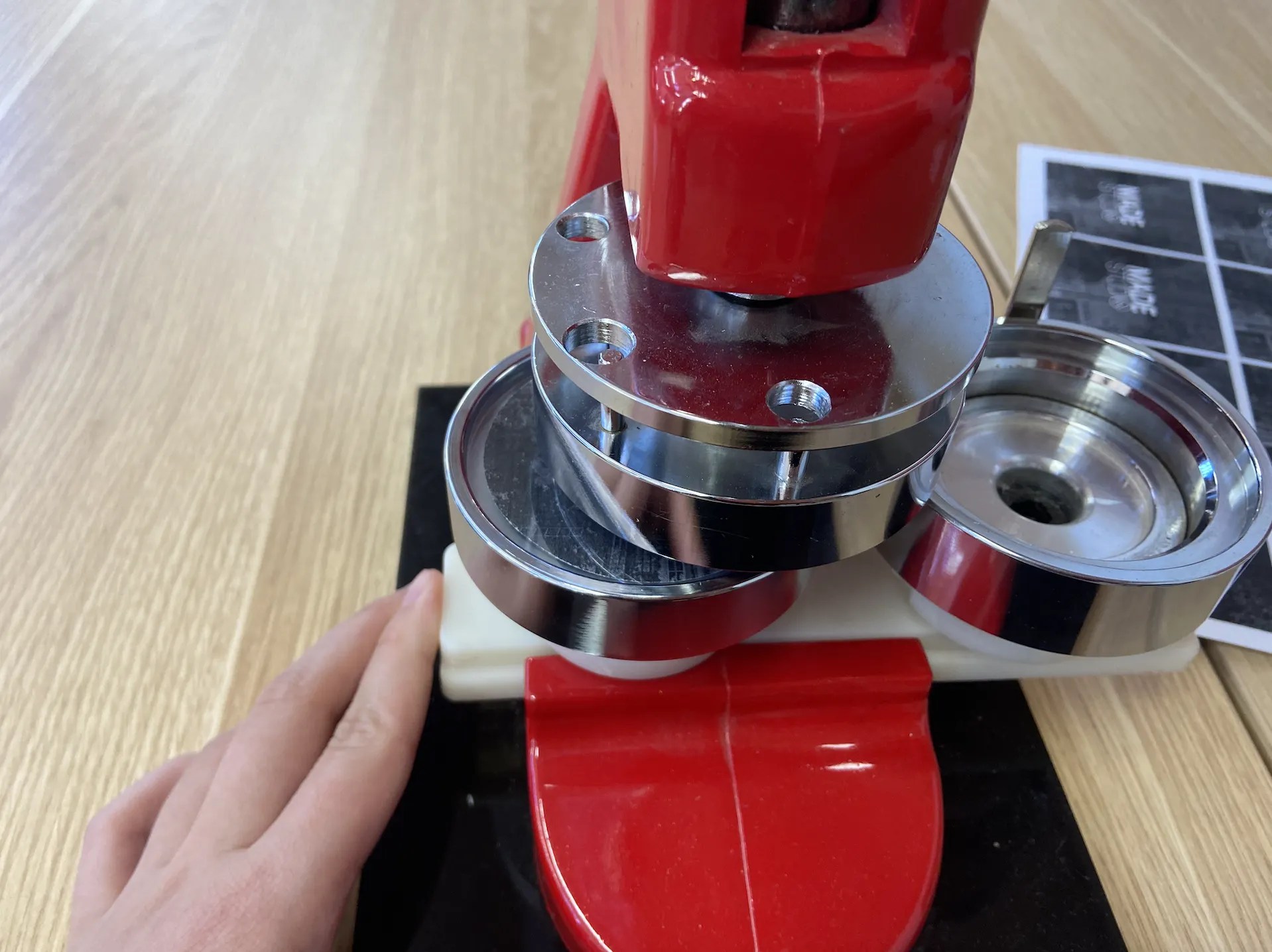 Basic Use Button Maker Tutorial 17 Steps With Pictures Instructables