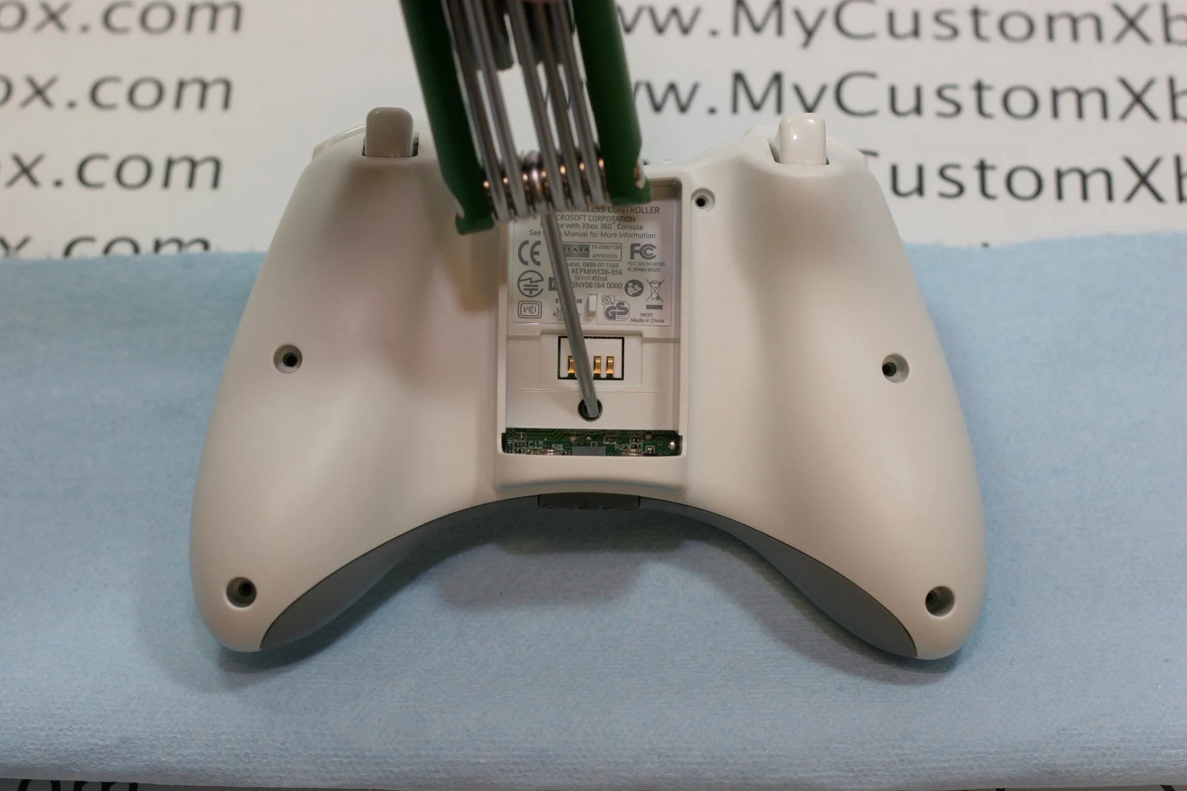 How To Disassemble An Xbox 360 Wireless Controller 18 Steps