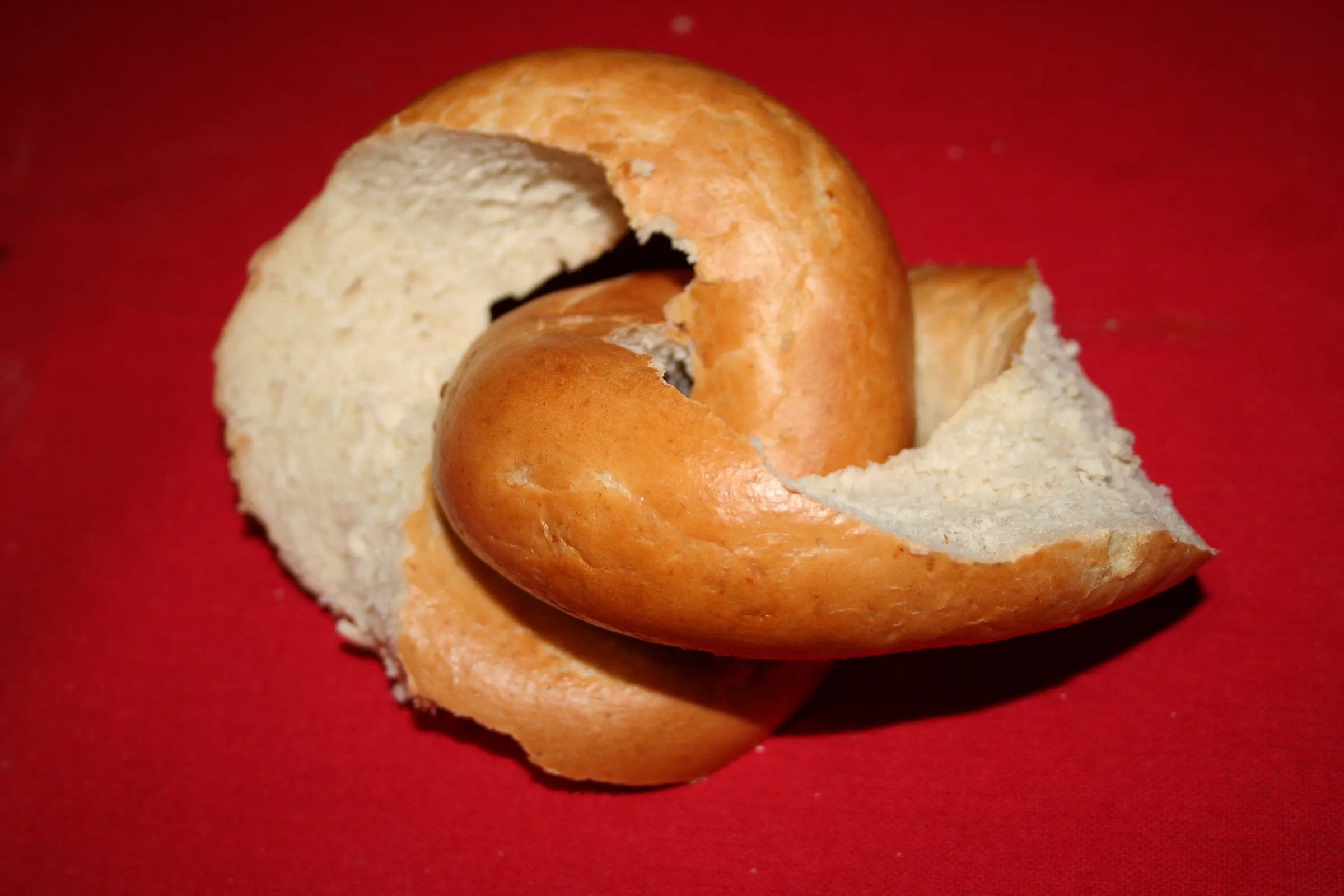 Mobius Interlocking Bagels 4 Steps Instructables