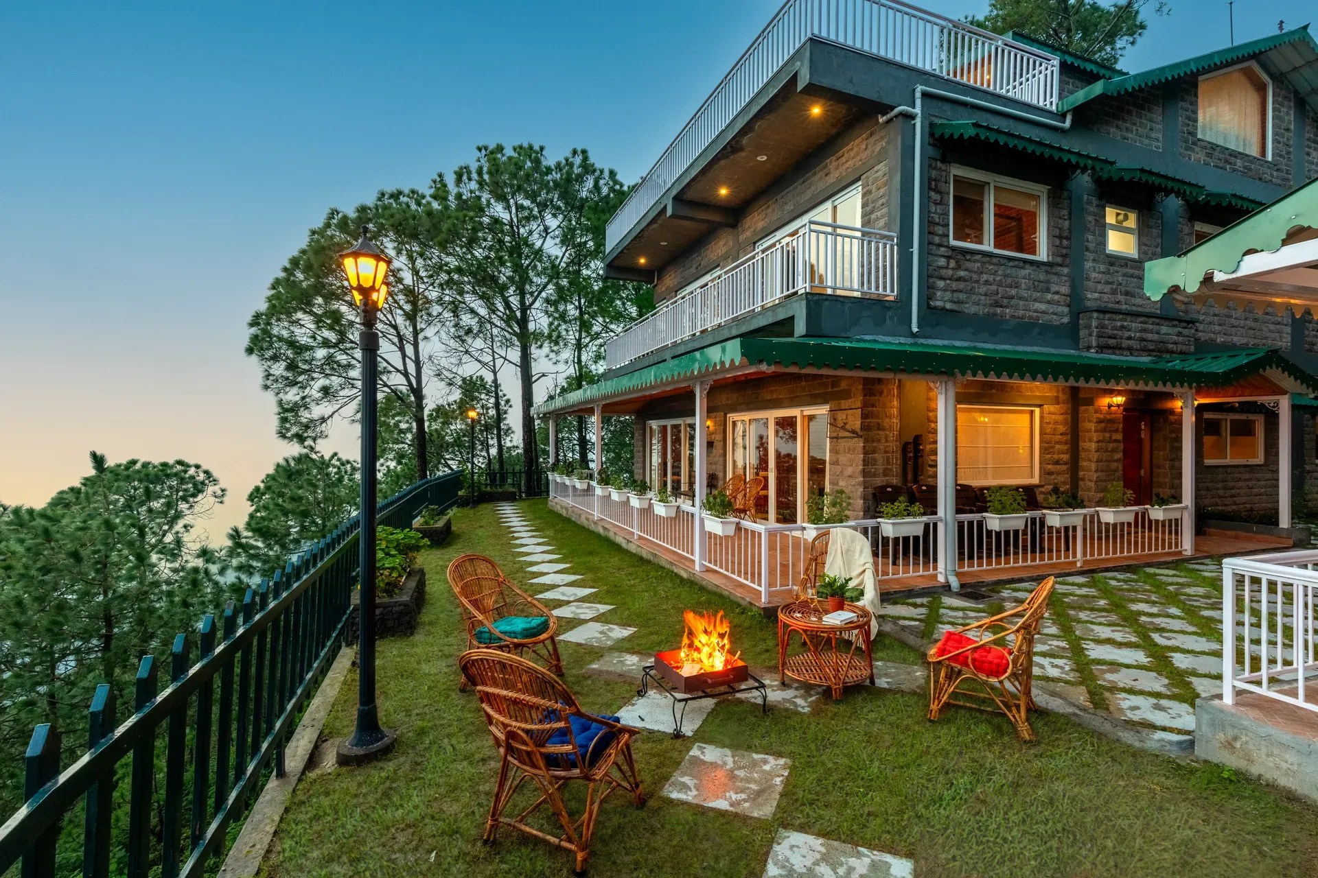 Fleur De Lis Luxury 3 Bhk Villa In Kasauli With Garden