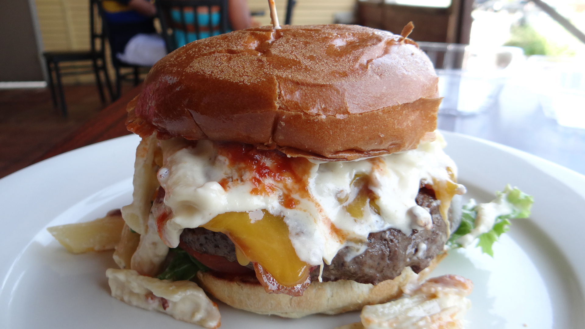 Discovery Zone: Mac and Cheese Burger at 303 Grill - cravedfw