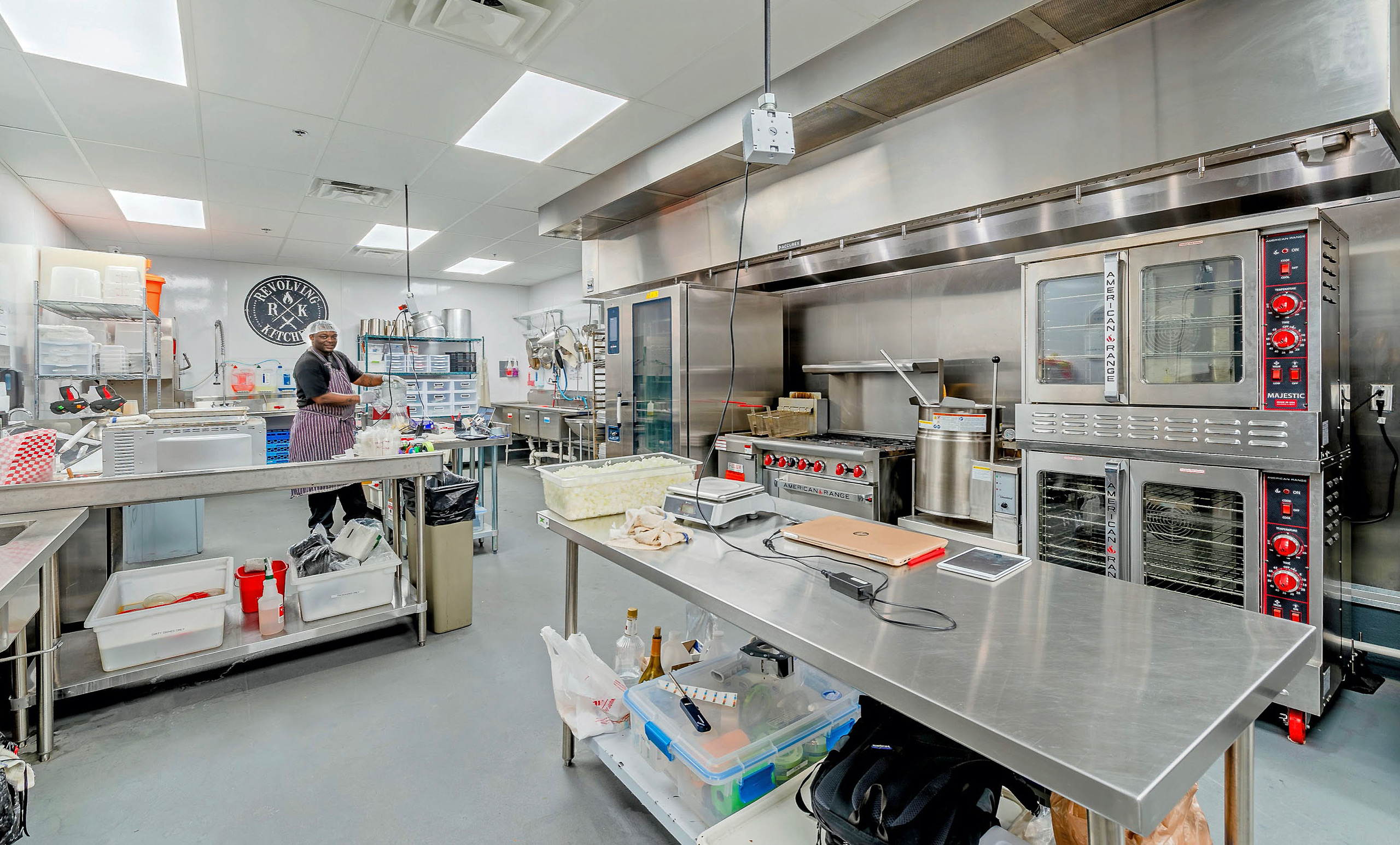 Four National Restaurant Chains Open Their First Ghost Kitchen ...