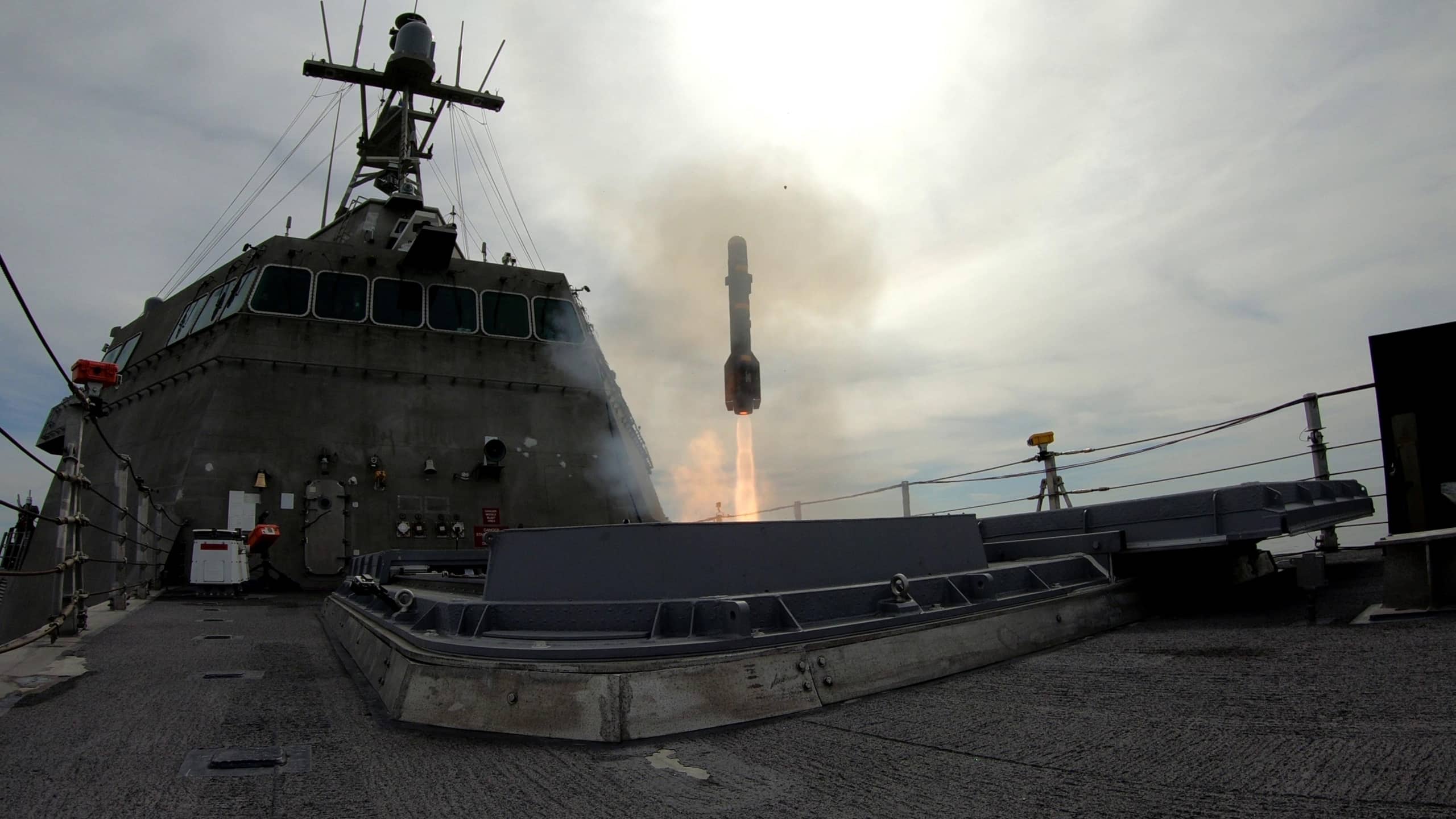 US Navy Tests Hellfire Missile On Littoral Combat Ship | Missile Threat