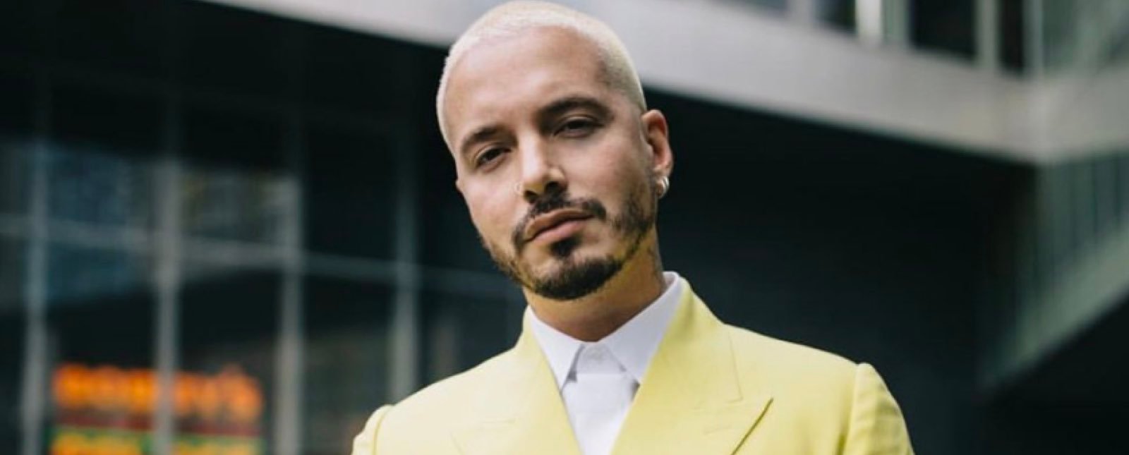 El traje de una supermodelo que usó J Balvin y lo hace ver irresistible ...