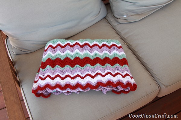 15 Easy Ripple Crochet Blanket Patterns - Dabbles & Babbles