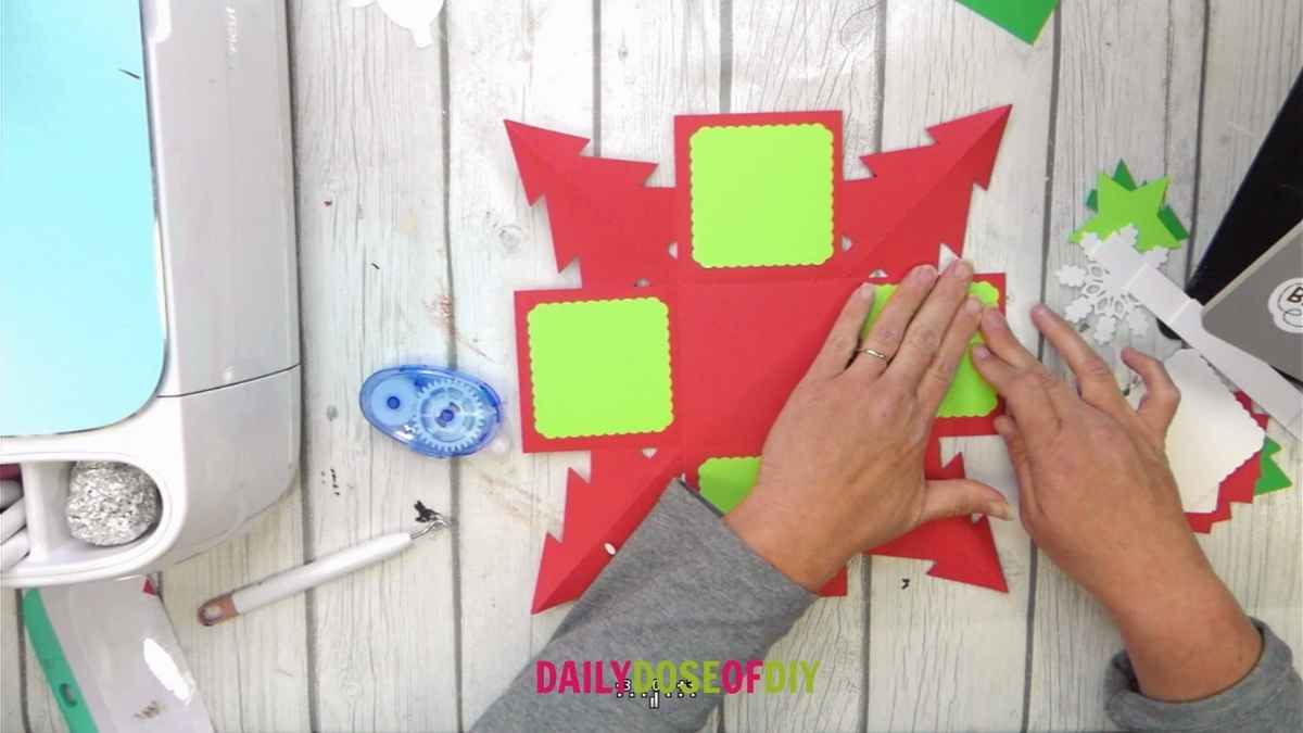 Amazing Exploding Christmas Gift Box DIY - Daily Dose of DIY