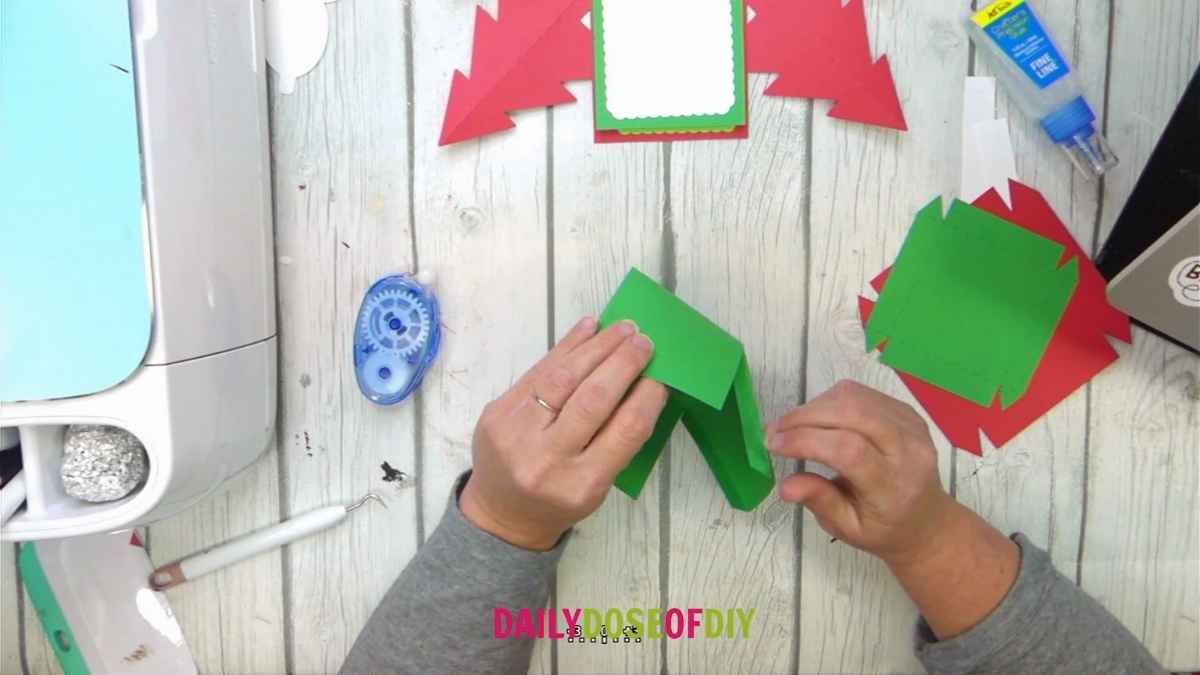 Amazing Exploding Christmas Gift Box DIY - Daily Dose of DIY