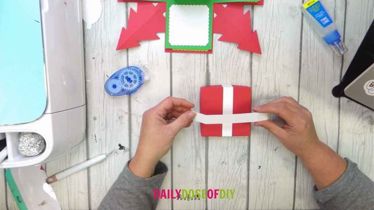 Amazing Exploding Christmas Gift Box DIY - Daily Dose of DIY