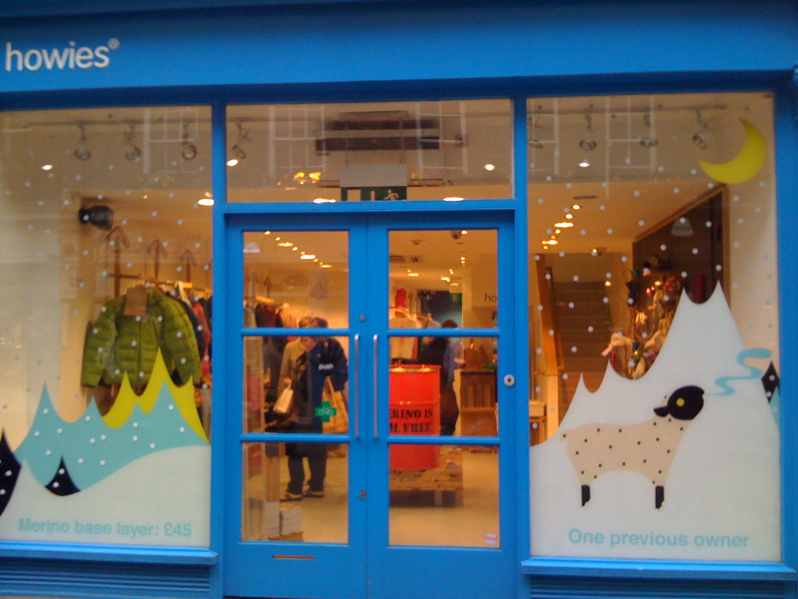 howies shop front | STUFF FROM THE LOFT.