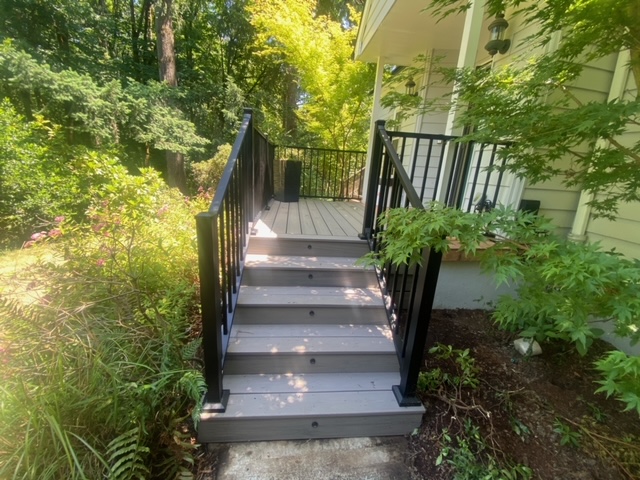 Trex Lineage Biscayne deck - Deck Masters, LLC