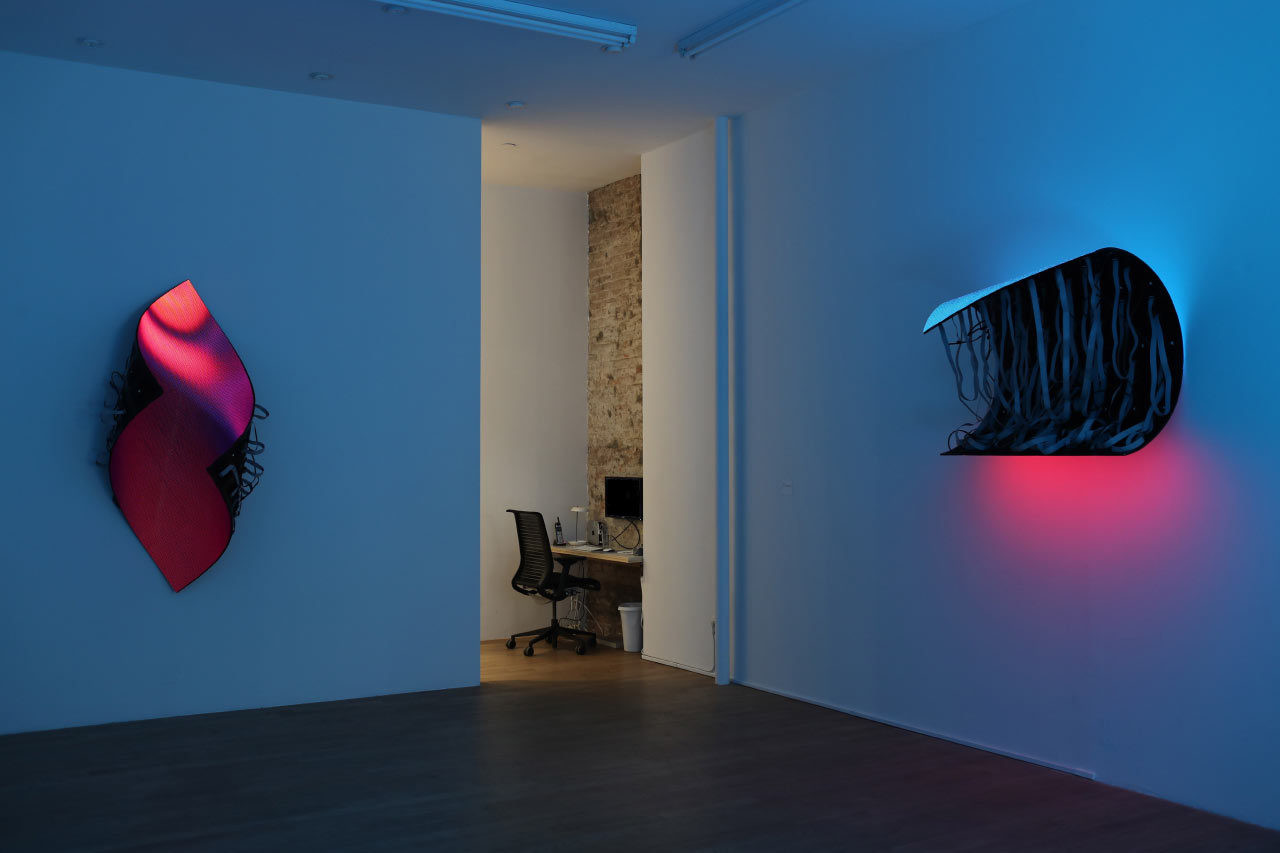 Flexible Screens: The Sculpture of Daniel Canogar – Danti