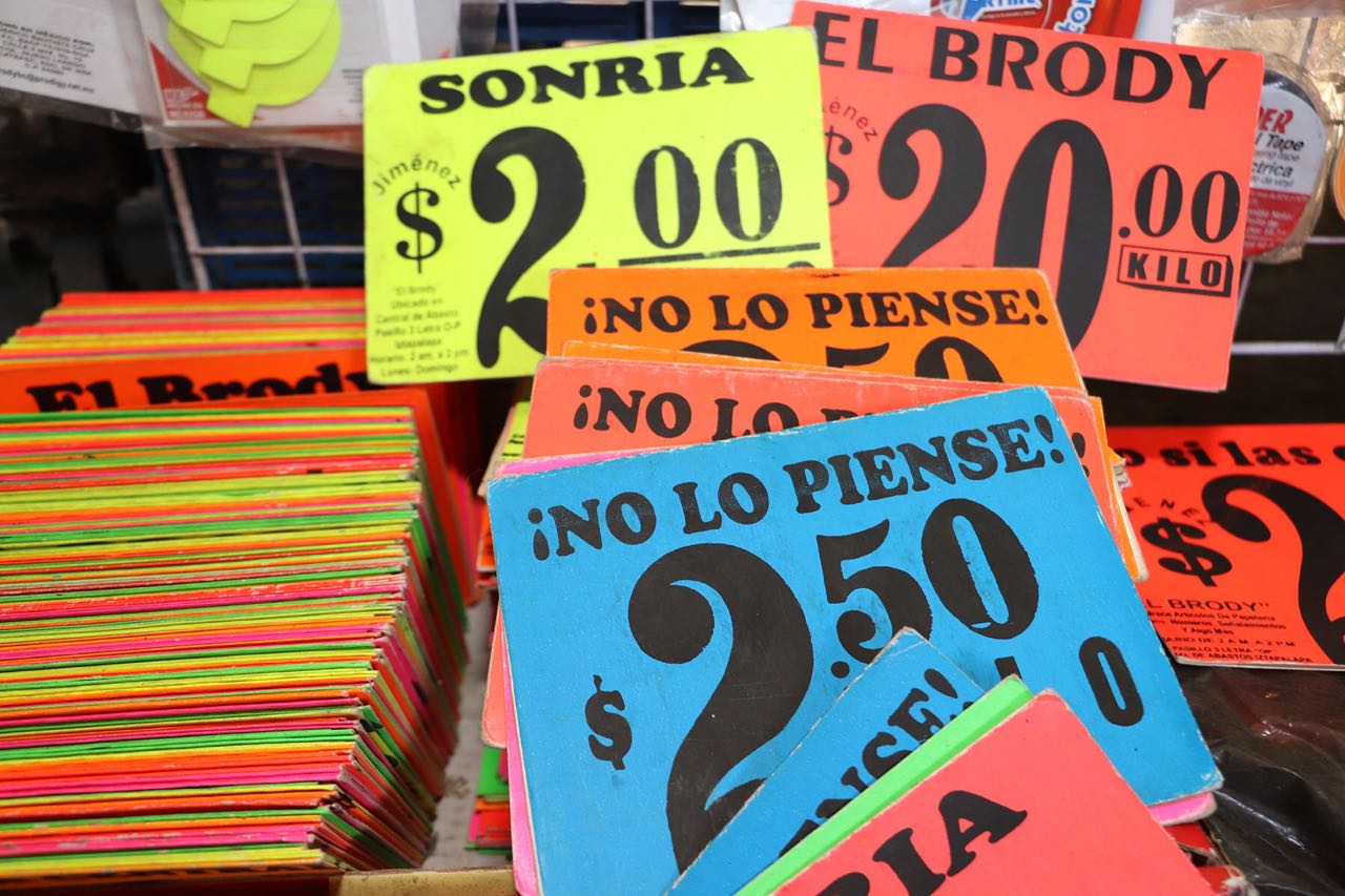 Conoce el trabajo del rotulista más famoso de la CEDA - Despertar México