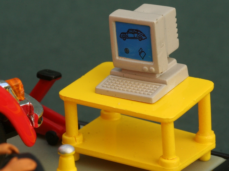 Today’s find: Porsche at the service station – Forum 43 – The Diecast ...