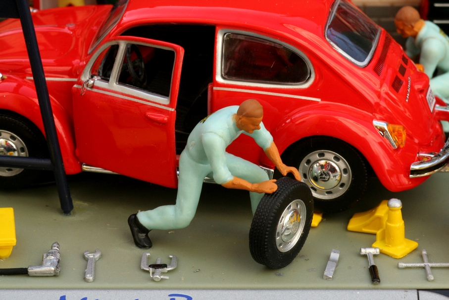 Today’s find: Porsche at the service station – Forum 43 – The Diecast ...