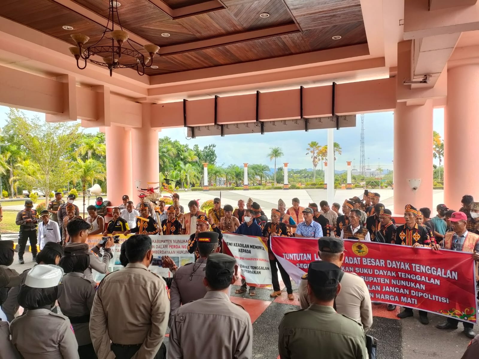 Masyarakat Adat Dayak Tenggalan Berunjukrasa Lagi
