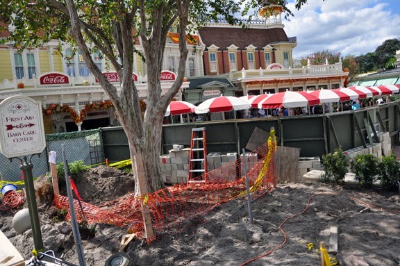 Construction photos of the Magic Kingdom hub at Disney World - Disney Diary