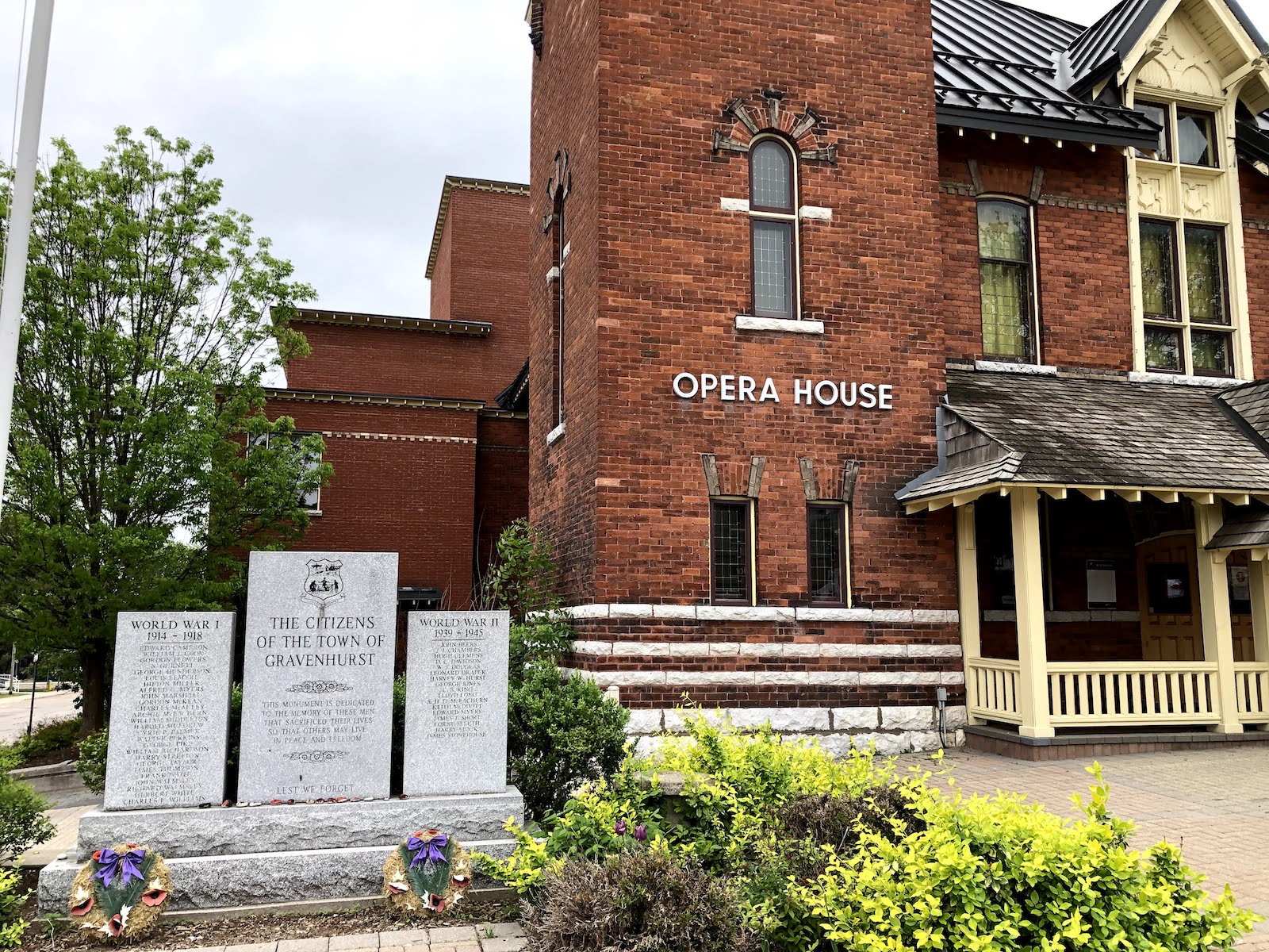 opera - Dots and Brackets