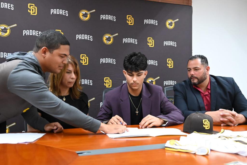 Padres de San Diego firman al prospecto venezolano Ethan Salas con bono ...
