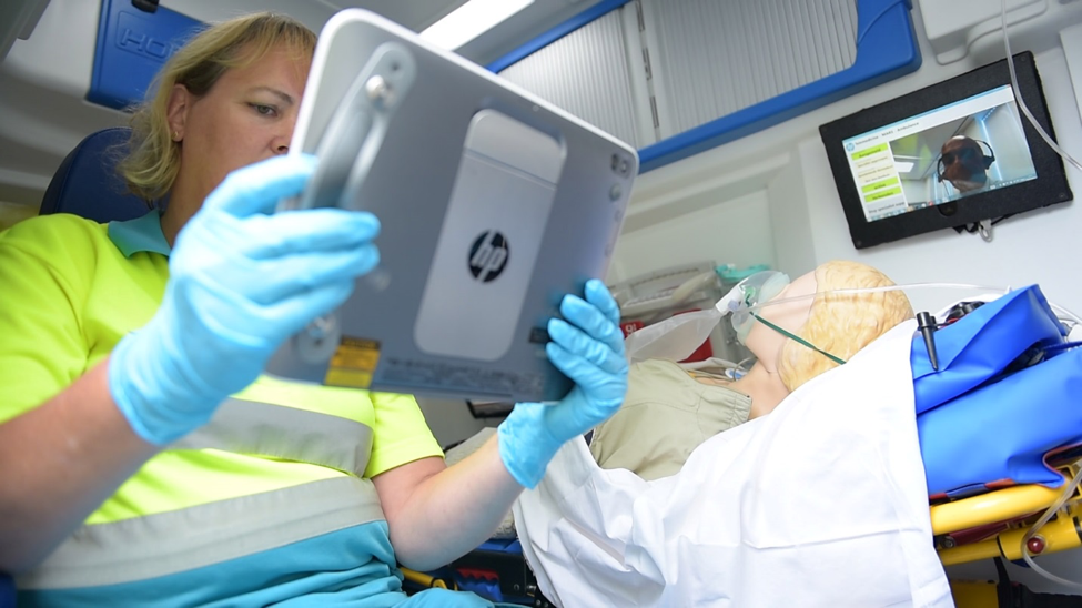 Mål 11 og 6. Eleven skal kunne dokumentere, og føre ambulansejournal ...