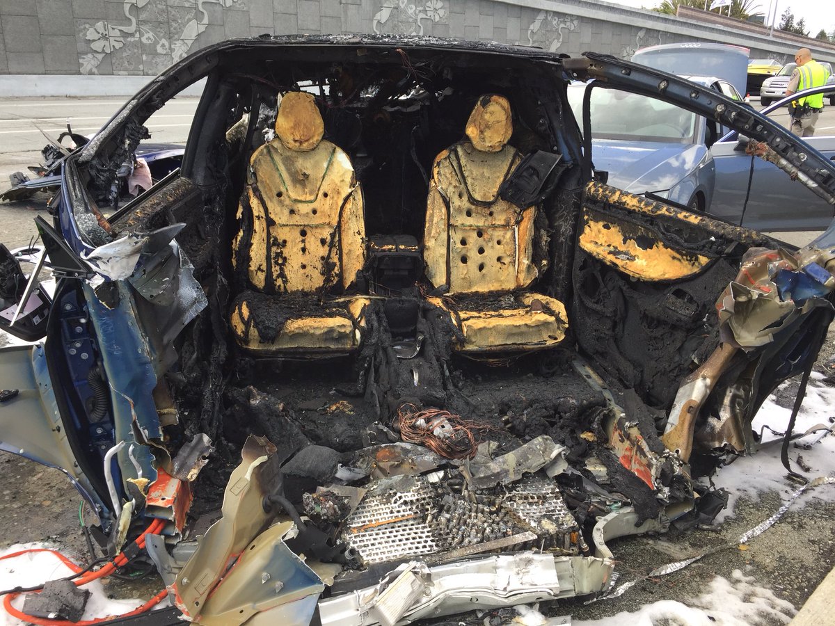 Tesla assists in removing partially destroyed battery pack after tragic ...