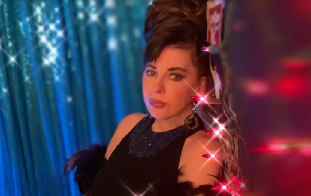 Mimí Lazo se convierte en la reina de zoom con su ciberteatro