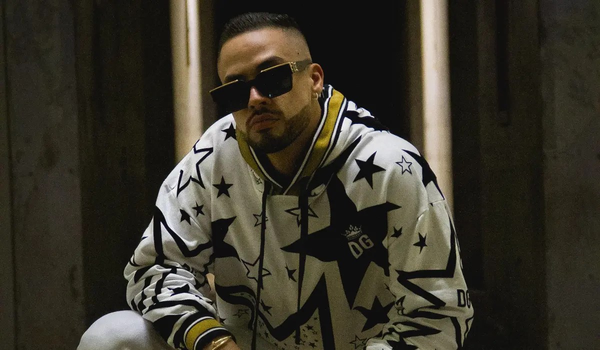 Con el apoyo de grandes en la industria: Brito irrumpe con el estreno ...