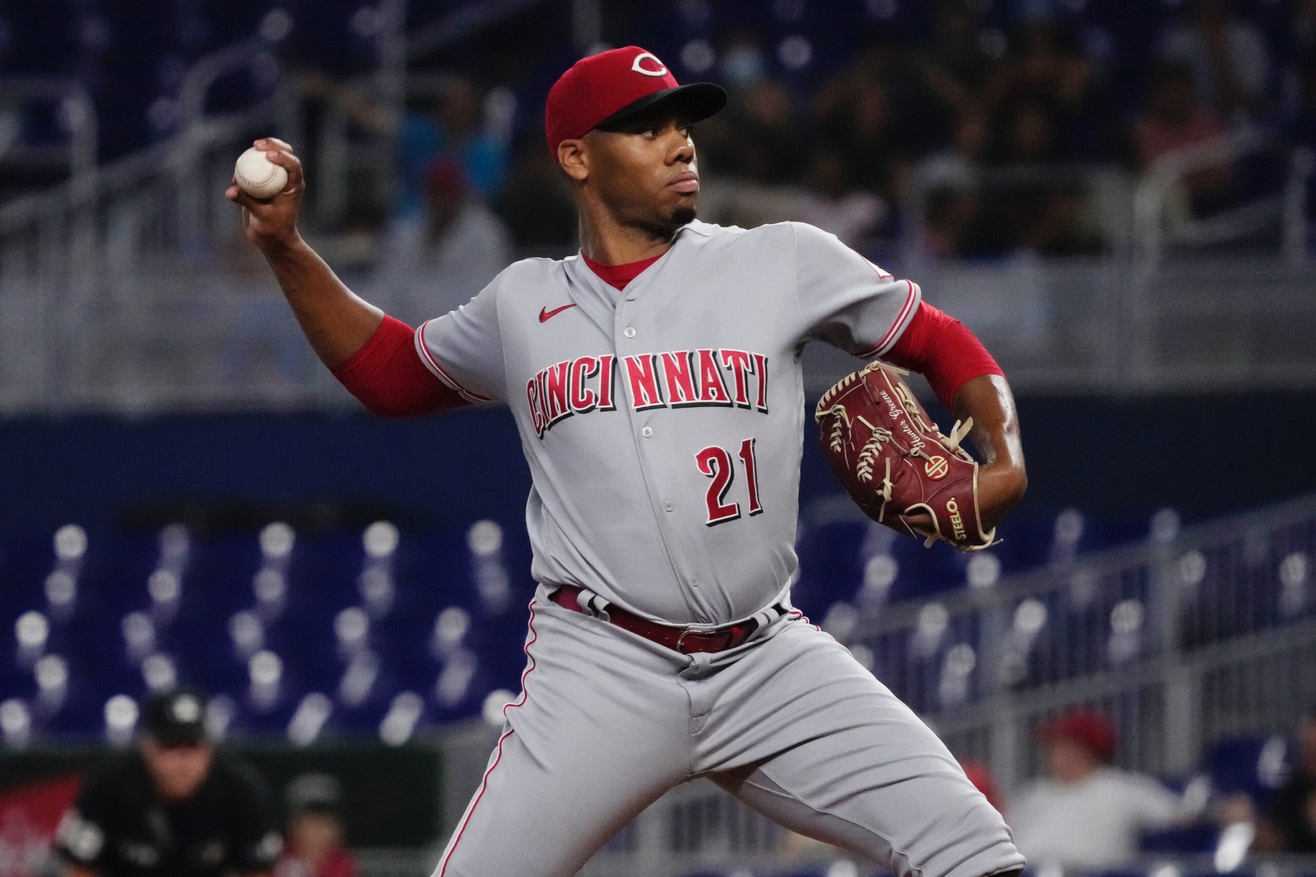 Hunter Greene se impone a los Marlins y logra récord único en las ...