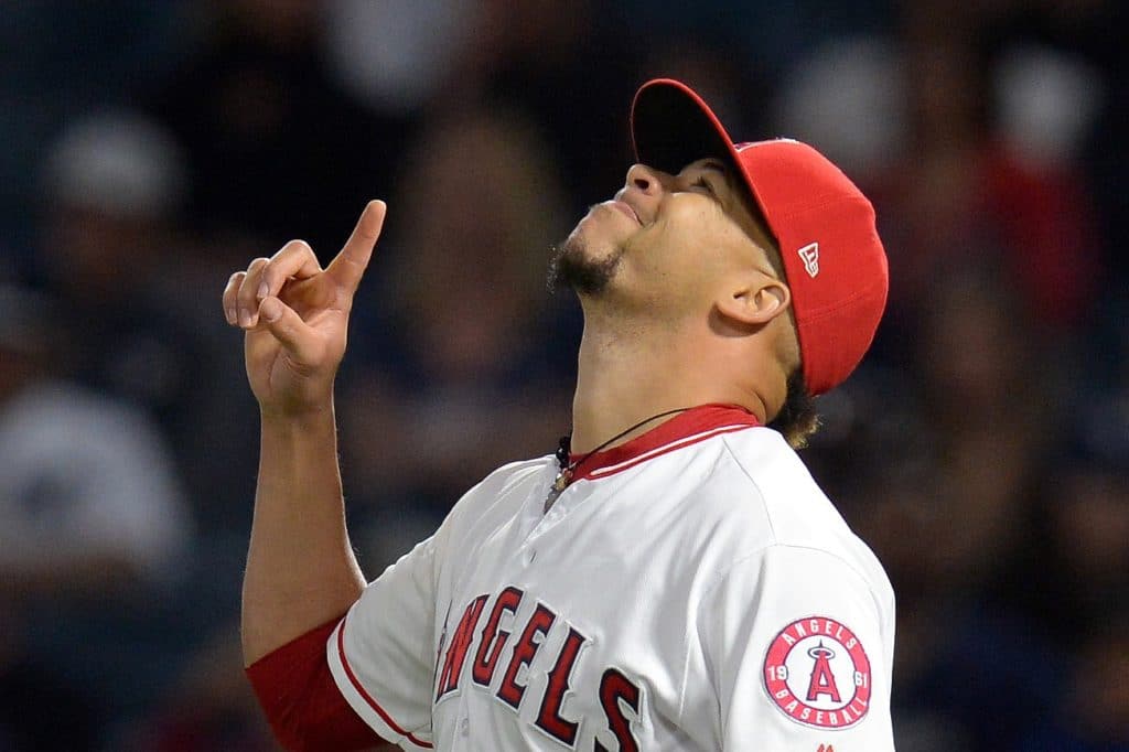 Hansel Robles pacta con Mellizos por una temporada y 2 millones - El Fildeo