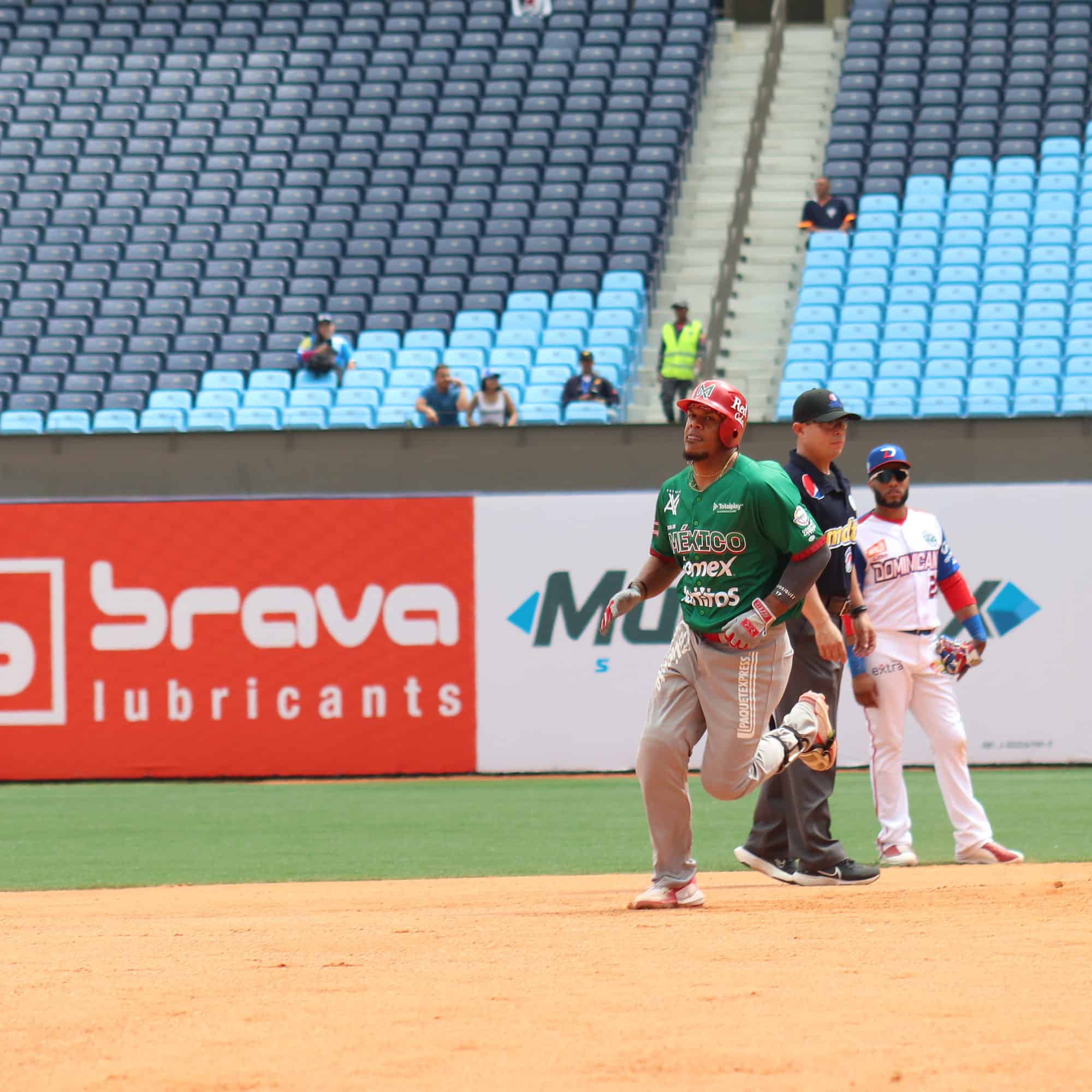 Reynaldo Rodríguez pegó el primer jonrón en el estadio Simón Bolívar ...