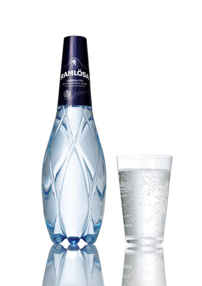 Ramlosa, agua mineral: transforma su botella premium