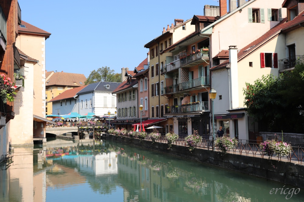 安納西｜Annecy 安納西、安錫 - 阿爾卑斯山下的小威尼斯，法國最純淨的湖泊夢幻小鎮 - 艾瑞克 Go