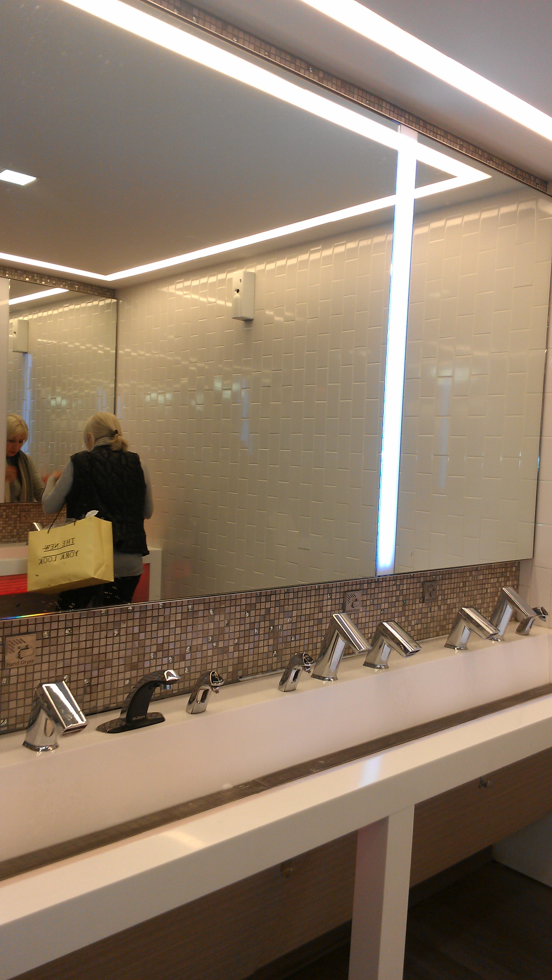 SAVVY BATHROOM DESIGN – ESTILO BY MELIDA