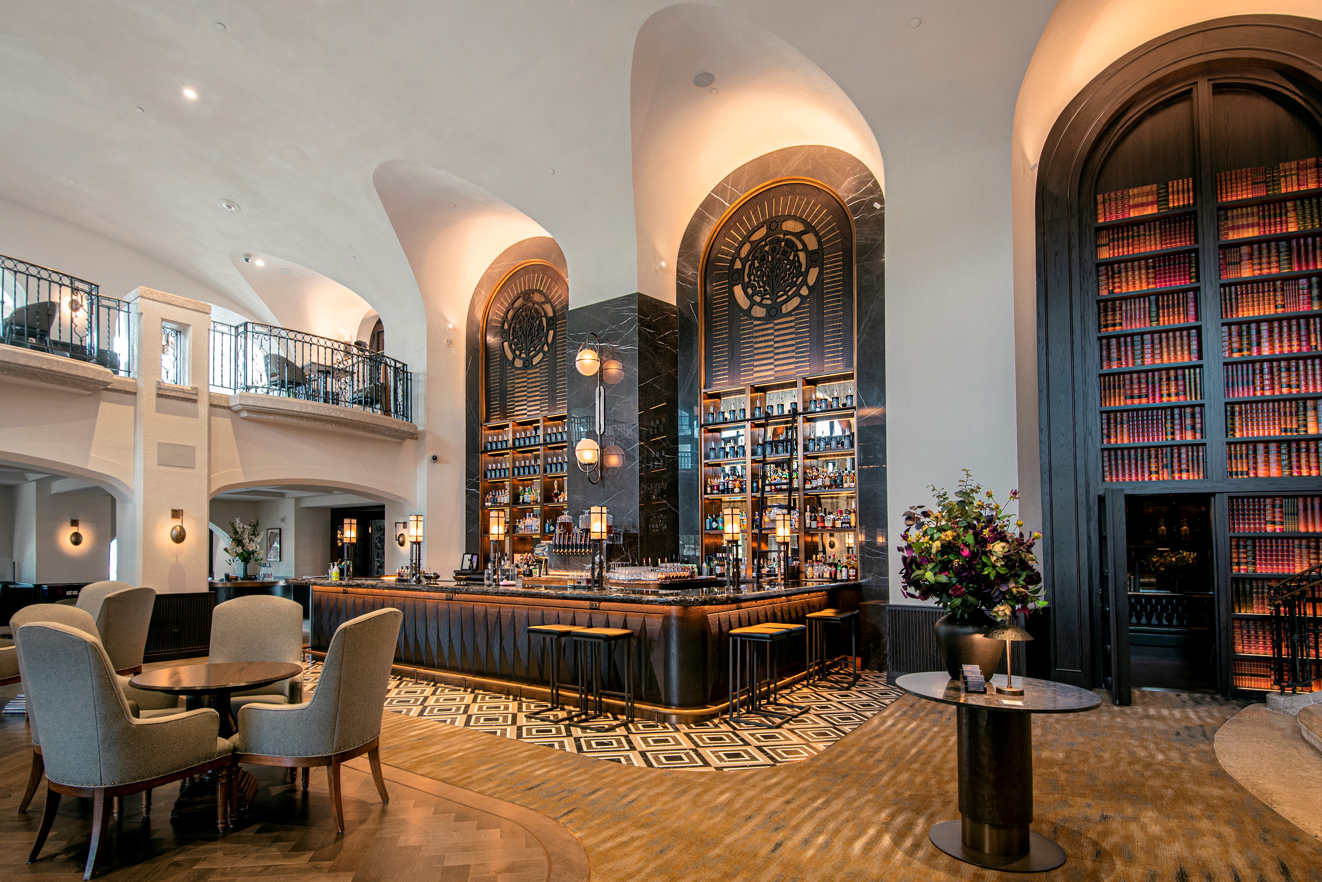 Rundle Bar at Fairmont Banff Springs | Executive Millwork Inc.