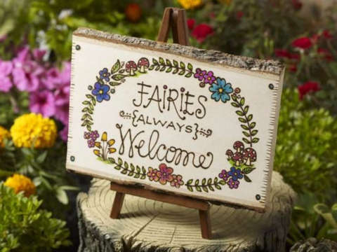 10 DIY Welcome Signs For Your Fairy Garden | Fairies Direct