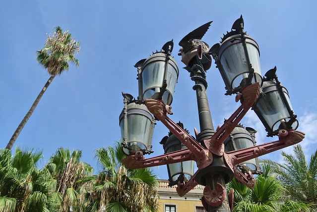 Day 8: Gaudí’s Lampposts in Plaça Reial – Anna Looks at Some Things