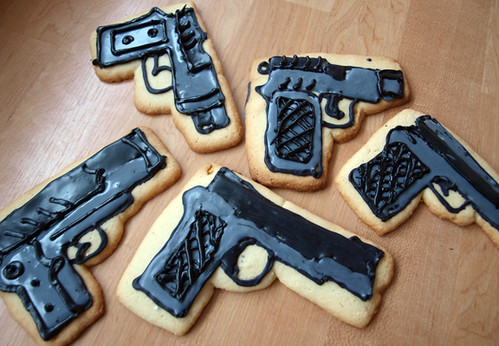 Casey’s Gun Cookies & Random Christmas Cookies | o r a n g e y o u h u ...