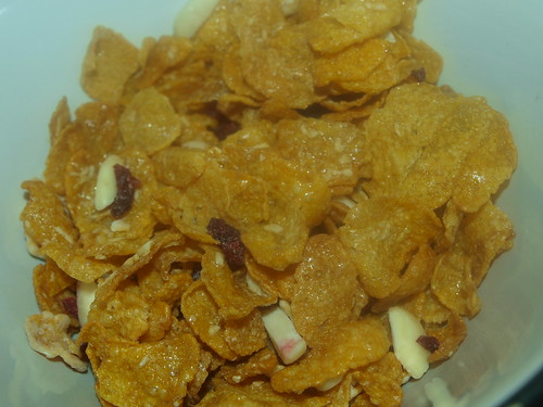 Kelloggs Special Edition Crunchy Nut Yoghurt, Cranberry & Almond ...
