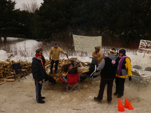 Members of the Kingsclear First Nation sets up Idle no More Blockade ...