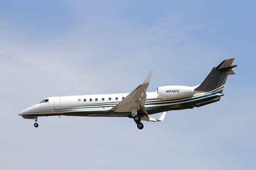 Flight Options LLC N910FL Embraer 135BJ Legacy #NAS – Jetwashphotos.com