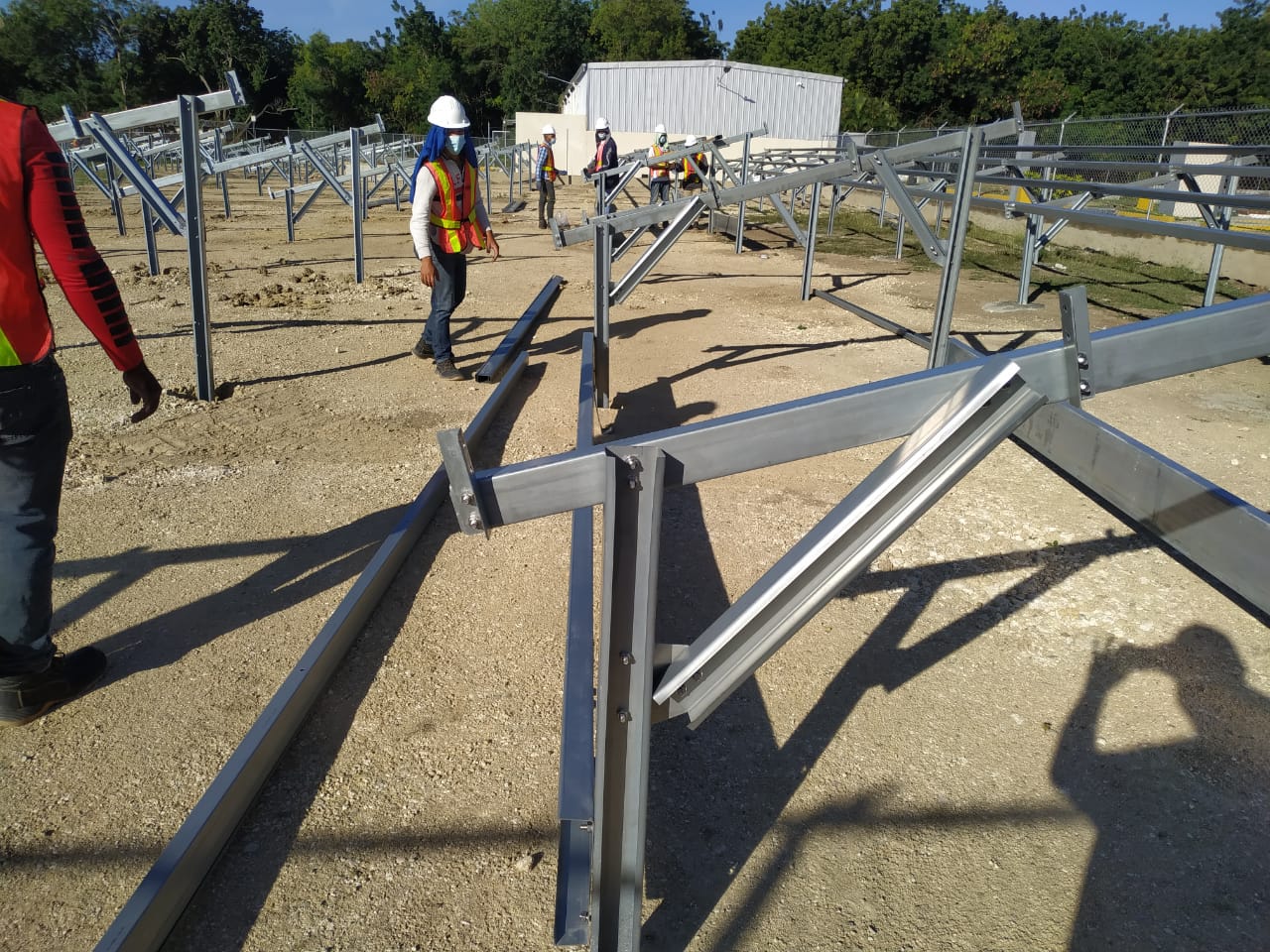 Estructura paneles solares • Fast-Tec Estructuras