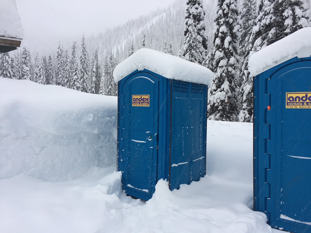 Ultimate Snow Trip - Field Van