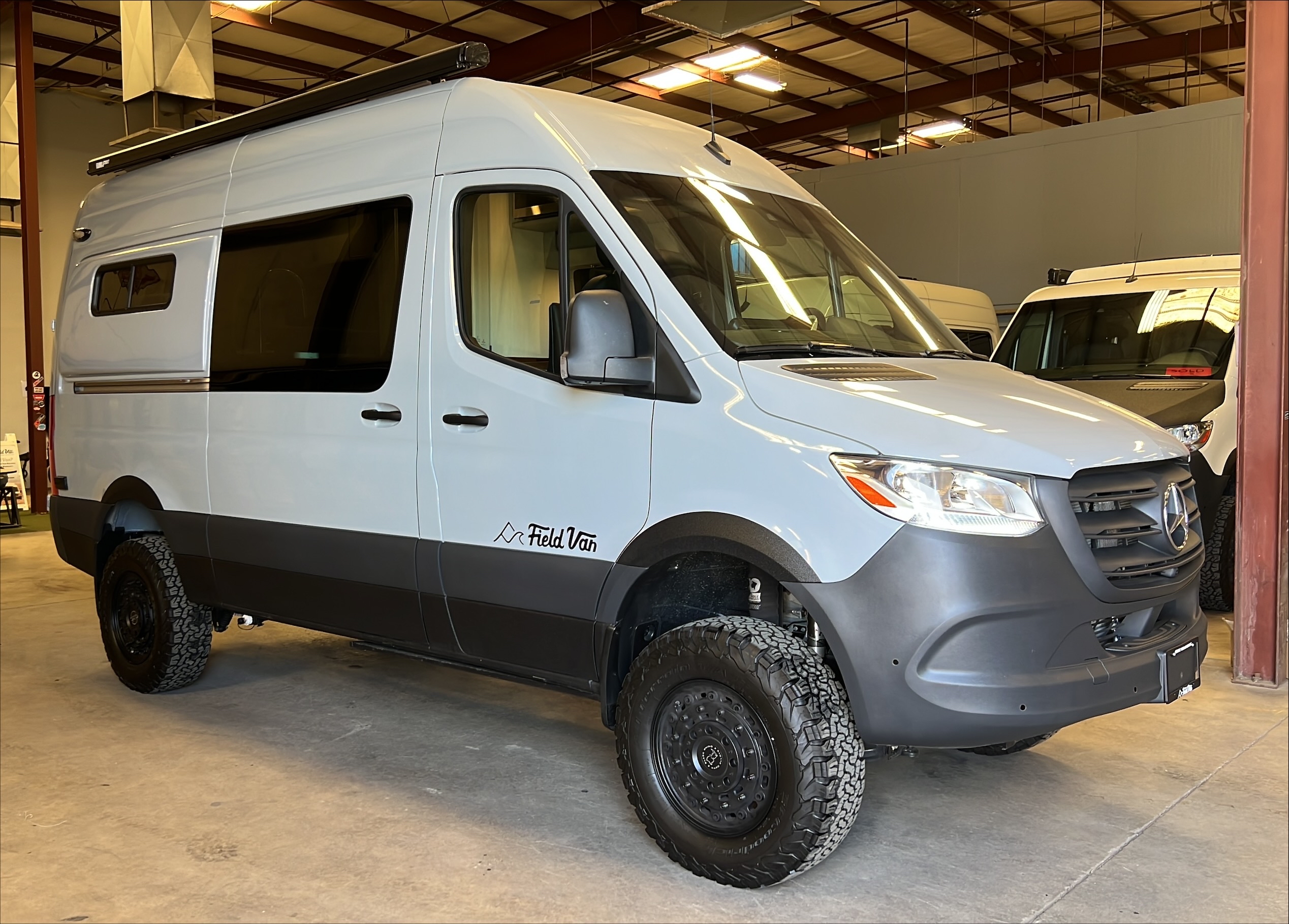 Meadow M2 - Sprinter 2500 144 4x4 - Silver Gray - Field Van