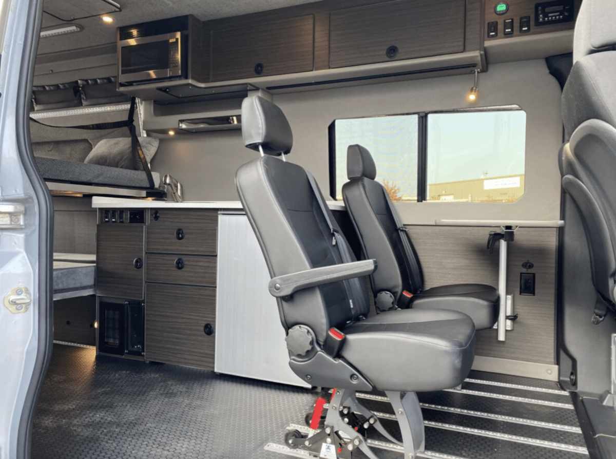 2019 Mercedes Sprinter 2500 V6 170 4x4 - Field Van